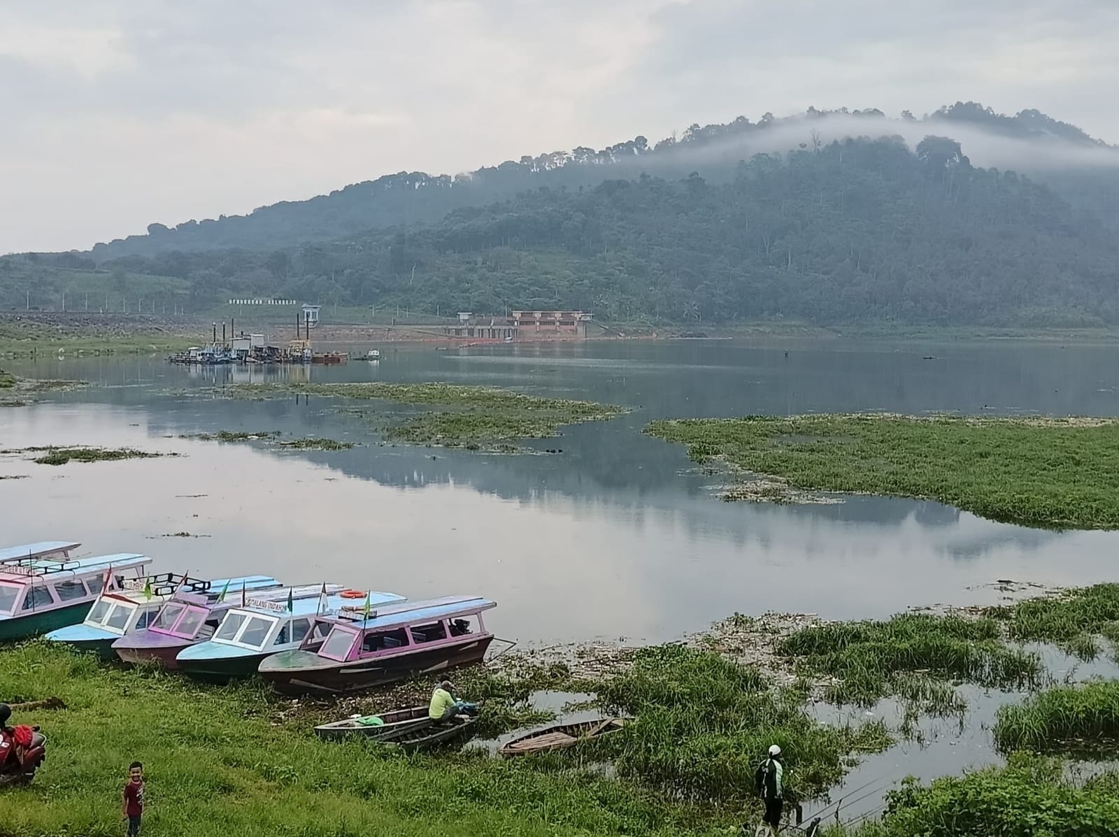 Pengalaman Menyusuri Kedamaian Waduk Selorejo, Wisata Alam di Tengah ...